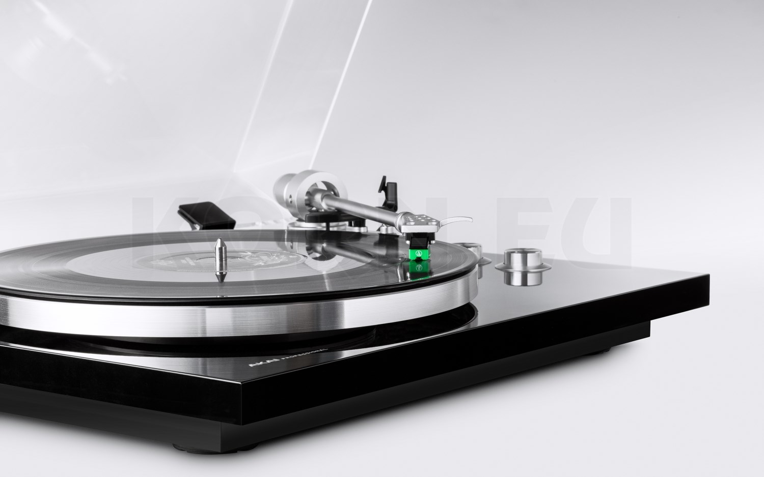 Akai BT500 Black Turntable