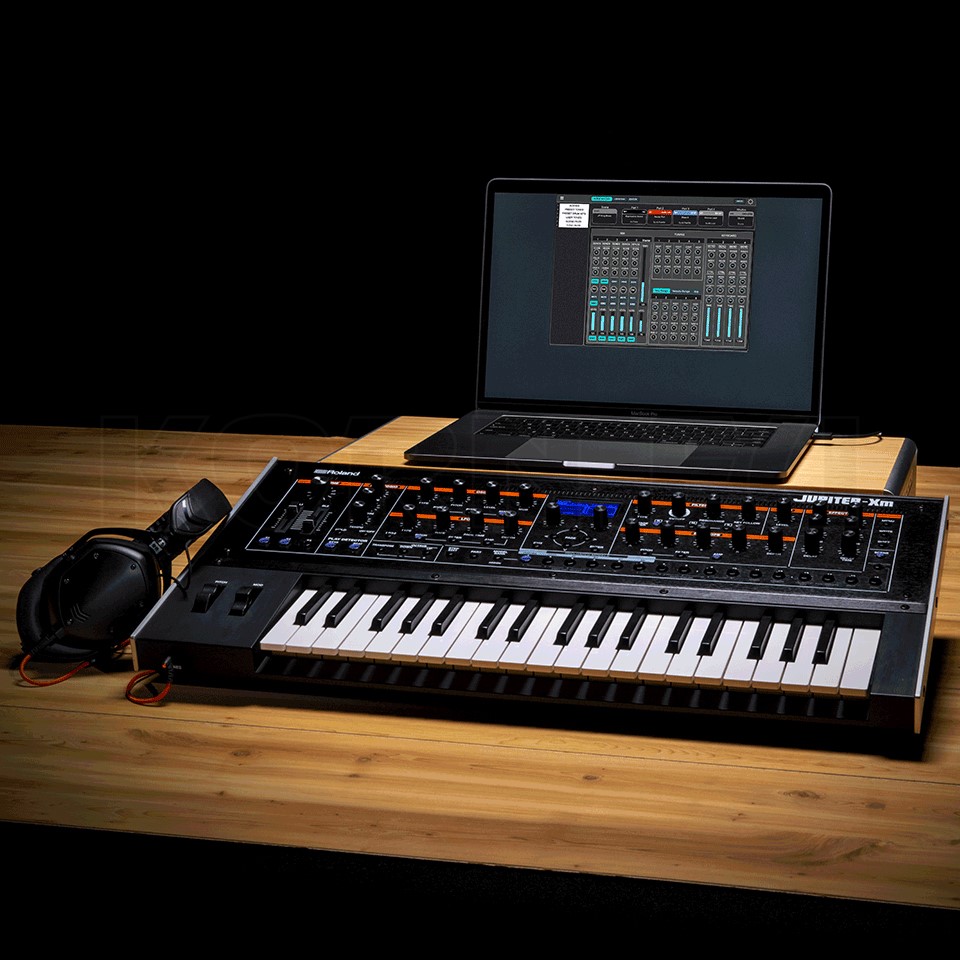 Roland Jupiter XM Synthesizer | Musikhaus