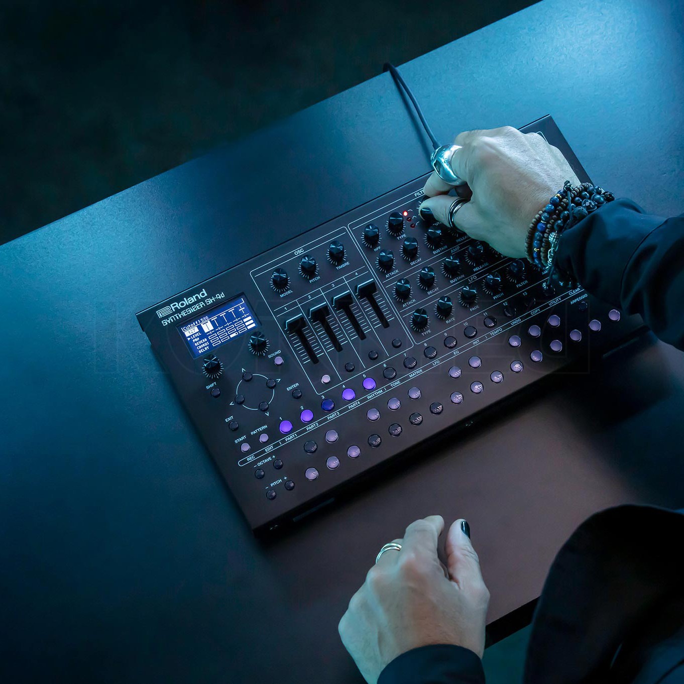 Roland SH-4D Desktop Synthesizer | Musikhaus