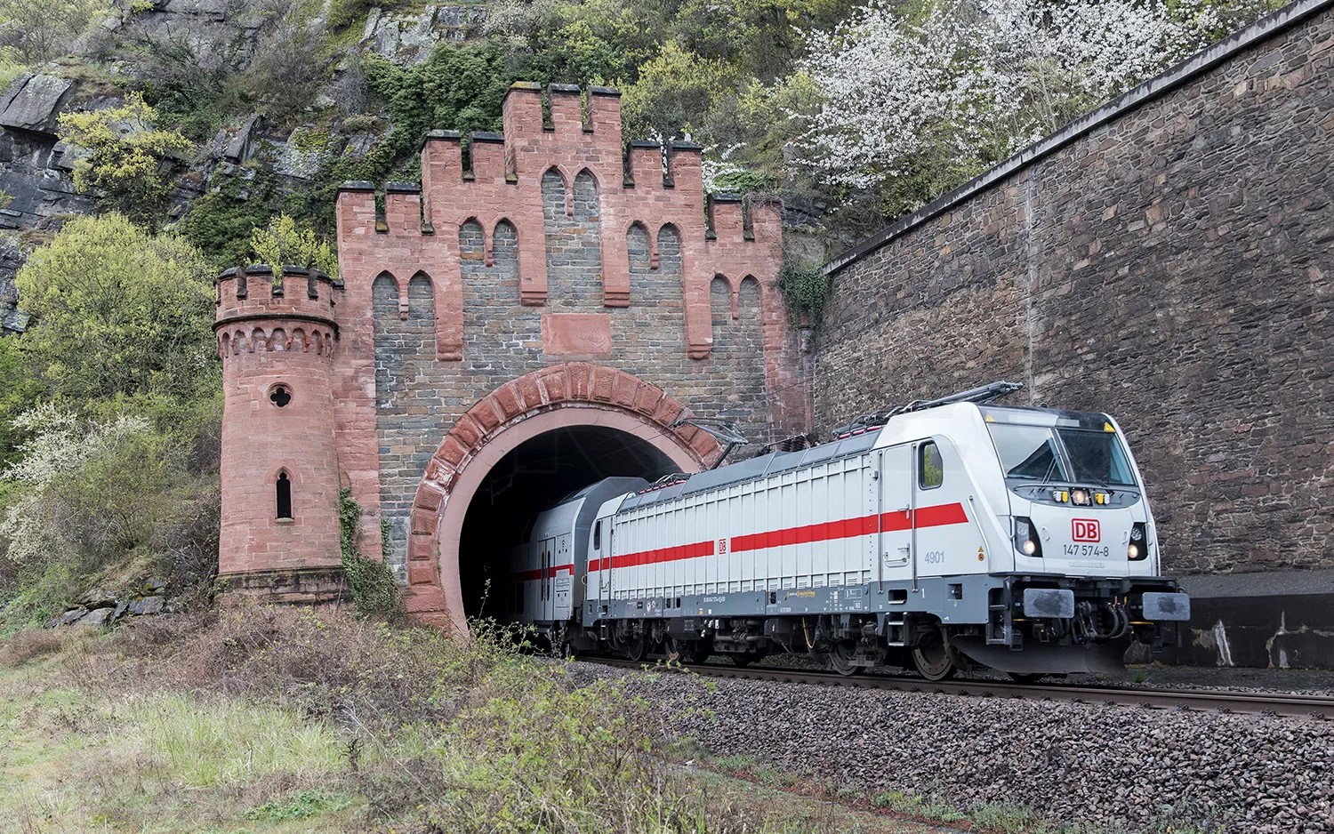 Arnold HN2596D electric locomotive BR 147.5, DB AG,...
