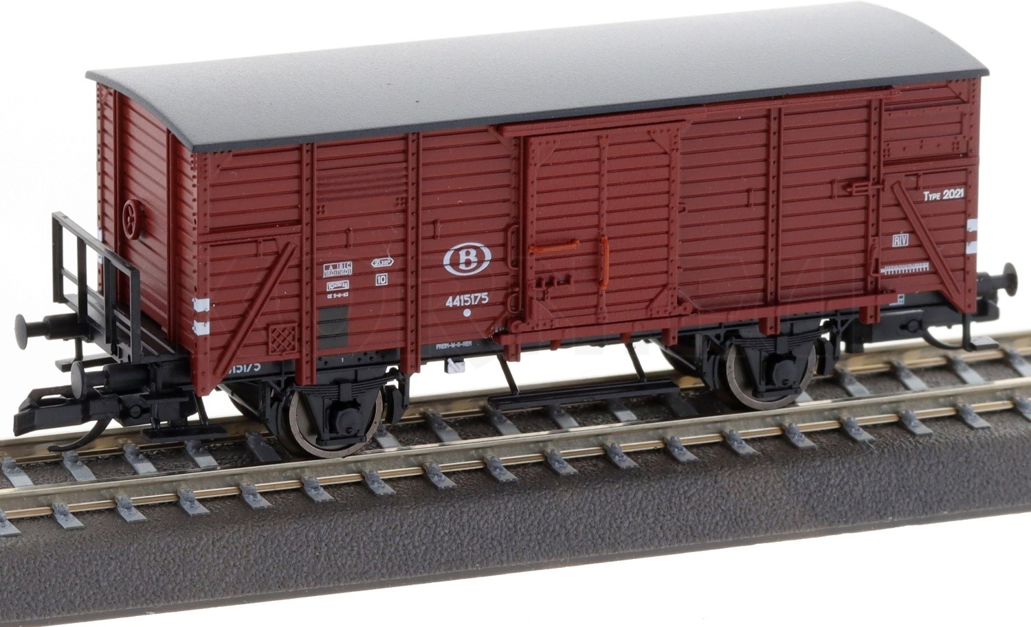 Tillig 17934 Gedeckter Güterwagen Type 2021A der SNCB,...