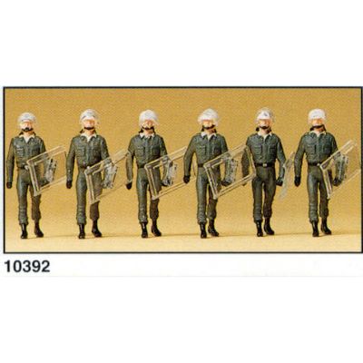 Preiser 10392 BGS. Einsatzanzug.Schutzhelm. Vorgehend